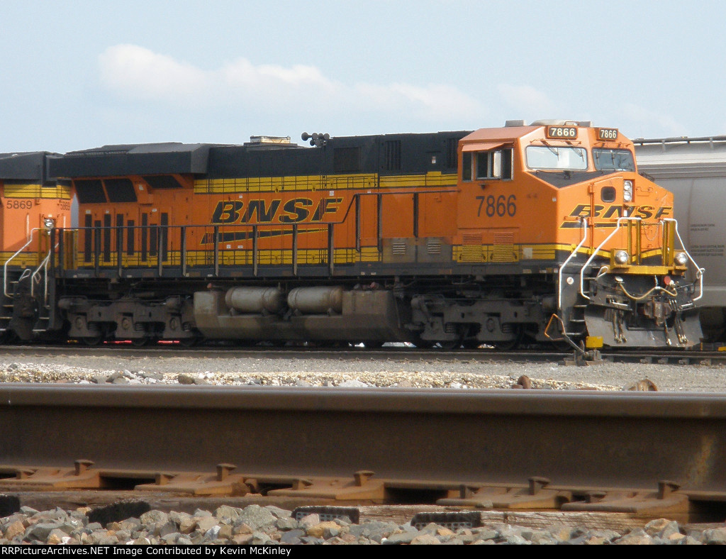 BNSF 7866